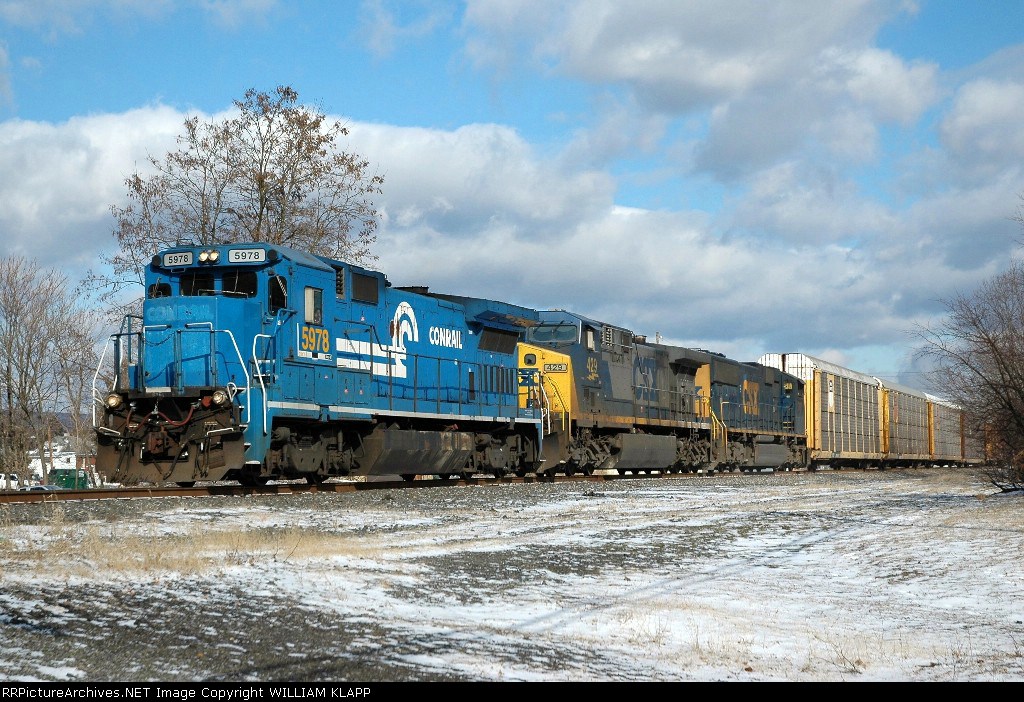 NS 11R CSX 5978 at Race St.